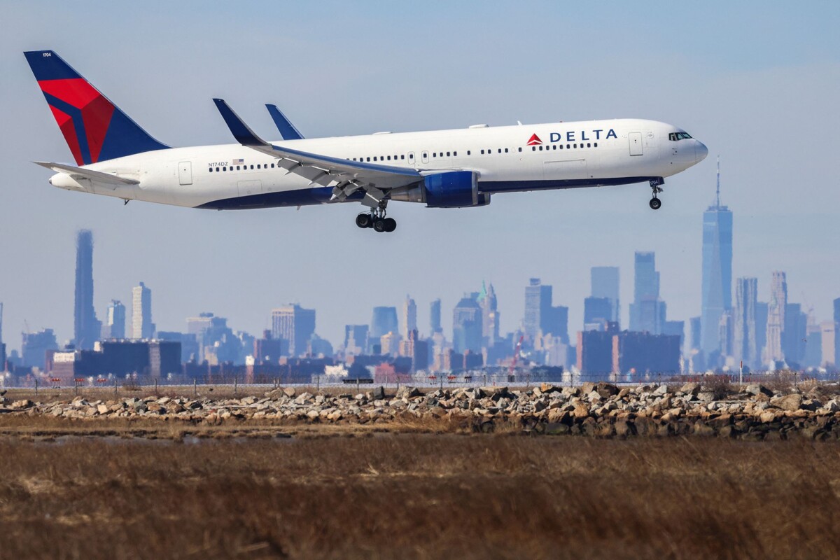 Delta paying $1.4 billion in profit sharing payments to employees ...